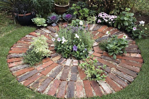 MAKE A RUSTIC BRICK PLANTING CIRCLE | Advice | Garden Answers