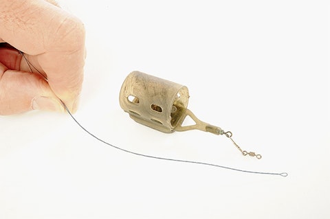 TOMMY PICKERING | HOW TO MAKE MY SIMPLE GROUNDBAIT FEEDER RIG ...