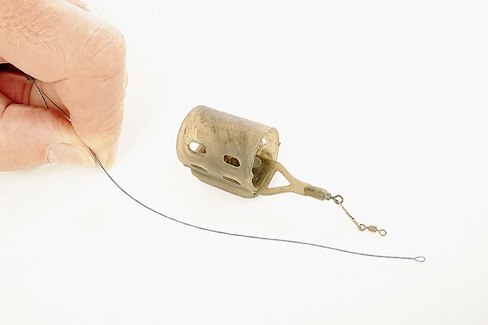 TOMMY PICKERING | HOW TO MAKE MY SIMPLE GROUNDBAIT FEEDER RIG ...