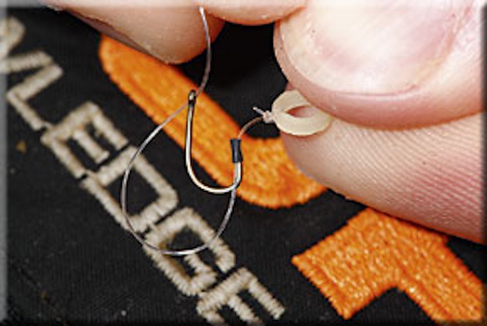 HOW TO RIG AND FISH WITH A PELLET WAGGLER | Angling Times