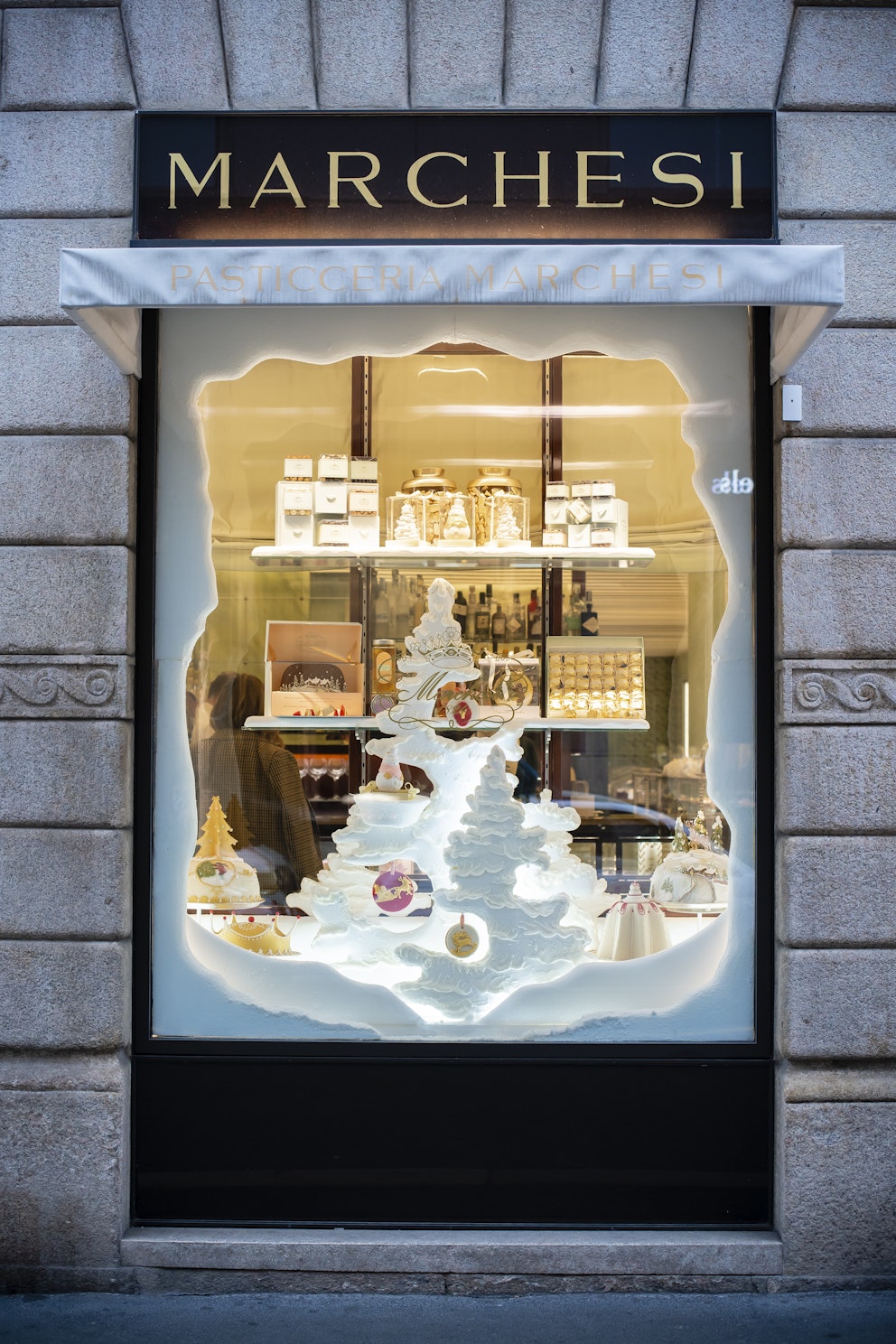 2020: Best Christmas Window Displays From Around The World