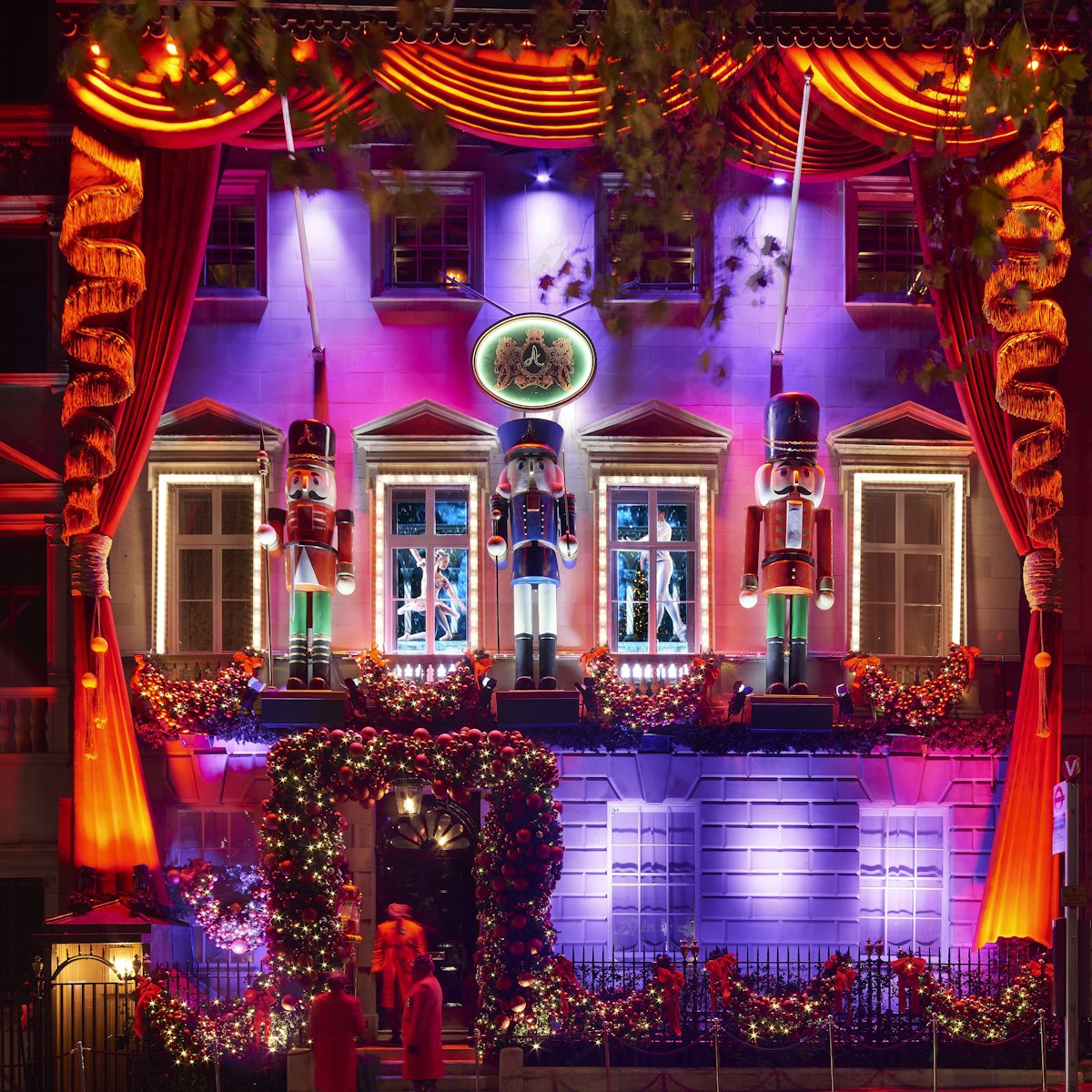 2020: Best Christmas Window Displays From Around The World