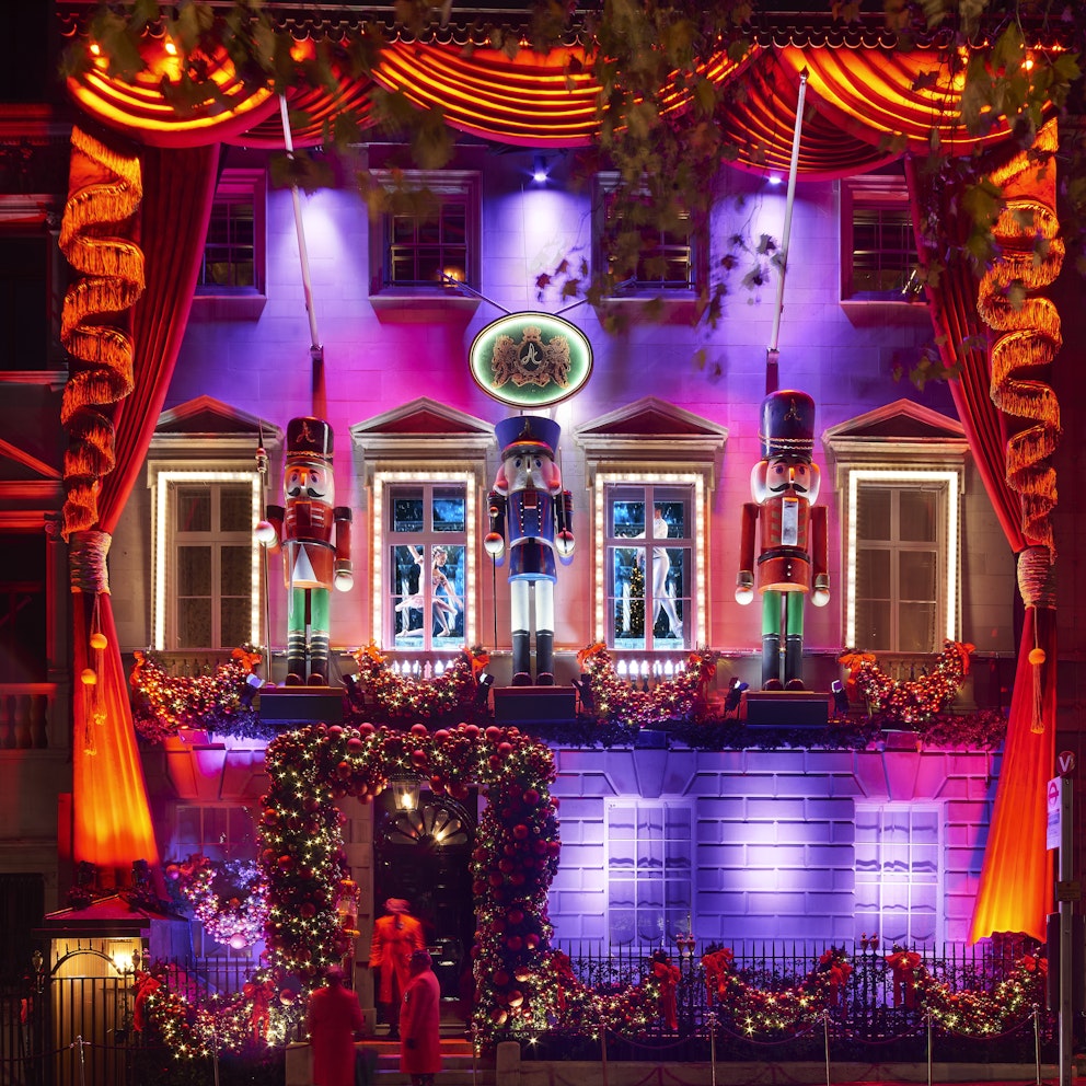 2020: Best Christmas Window Displays From Around The World