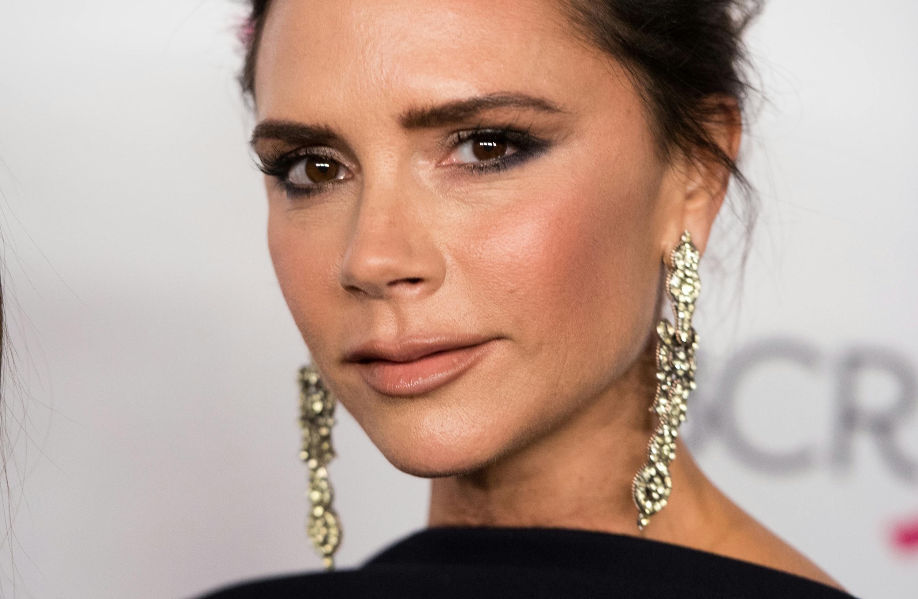 Victoria Beckham's Christmas Make-Up Tutorial Is A Must-See | Grazia