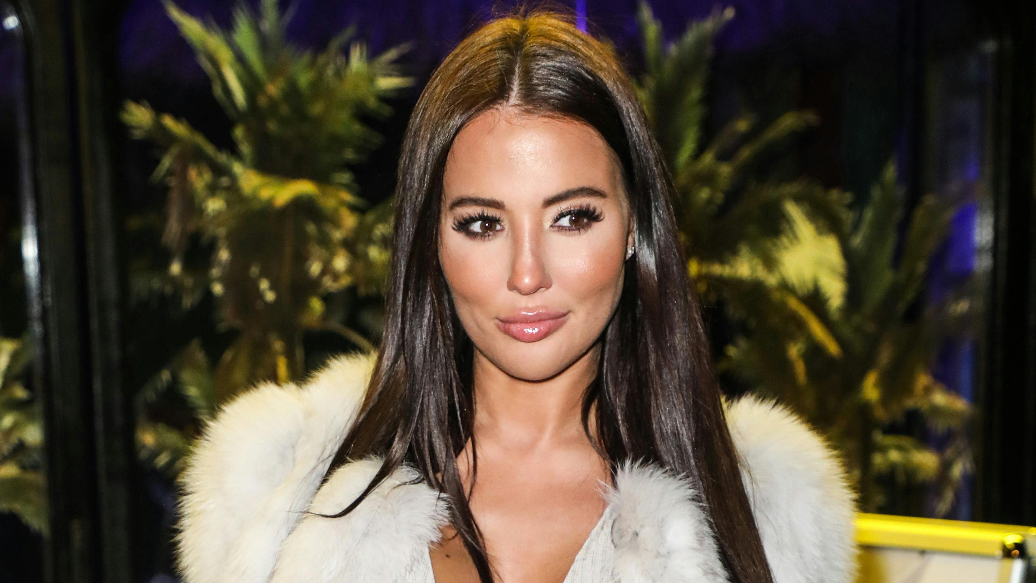 TOWIE’s Yazmin Oukhellou ‘secret Surgery’ Revealed By Surgeon - TrendRadars