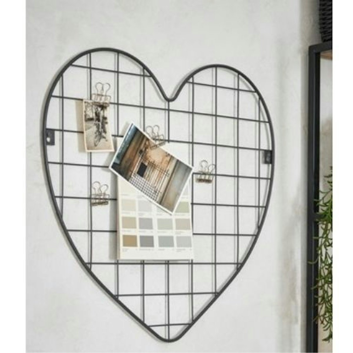 The Best Wire Noticeboards to Store Your Memories with Pride