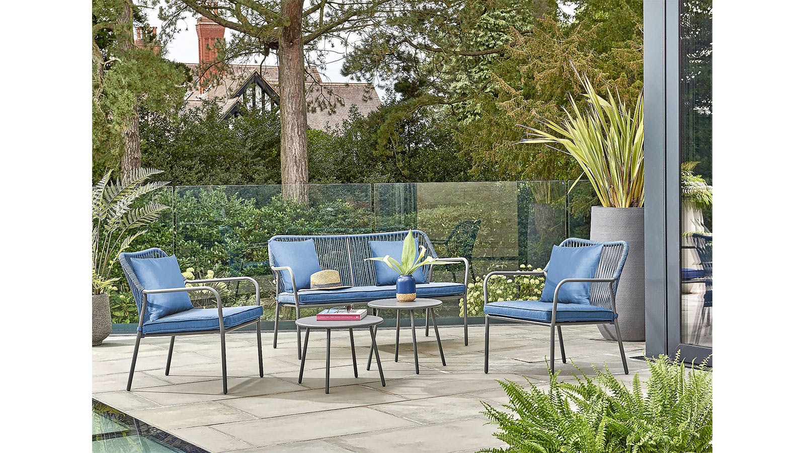 Best modern garden trend… Cerulean blue | Modern Gardens