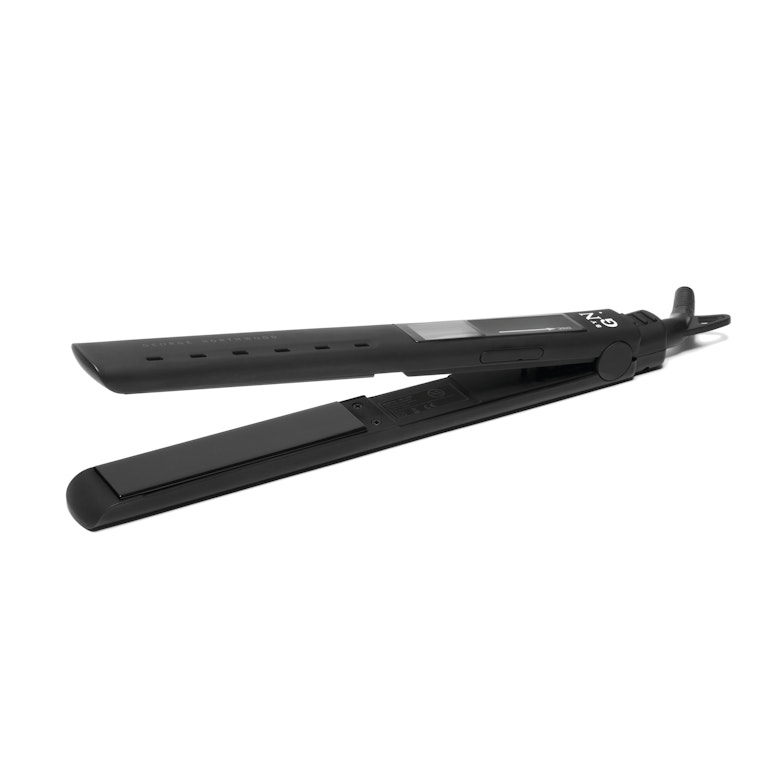 How To Get Meghan Markle & Phoebe Dynevor's Messy Bun | Grazia