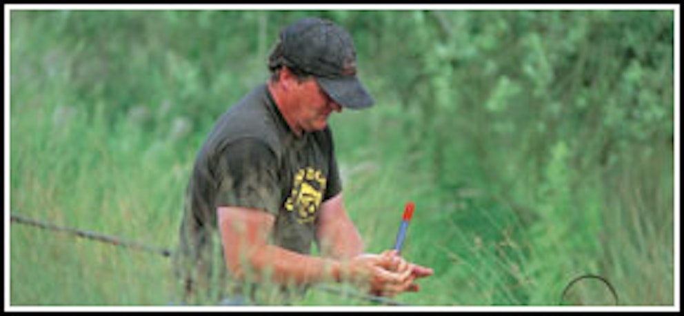 HOW TO FISH FOR CARP WITH A BAGGING WAGGLER | Angling Times