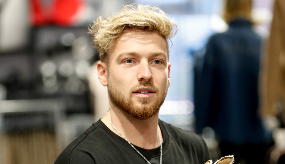 Sam Thompson slammed by fan for ‘insensitive’ bald filter joke ...