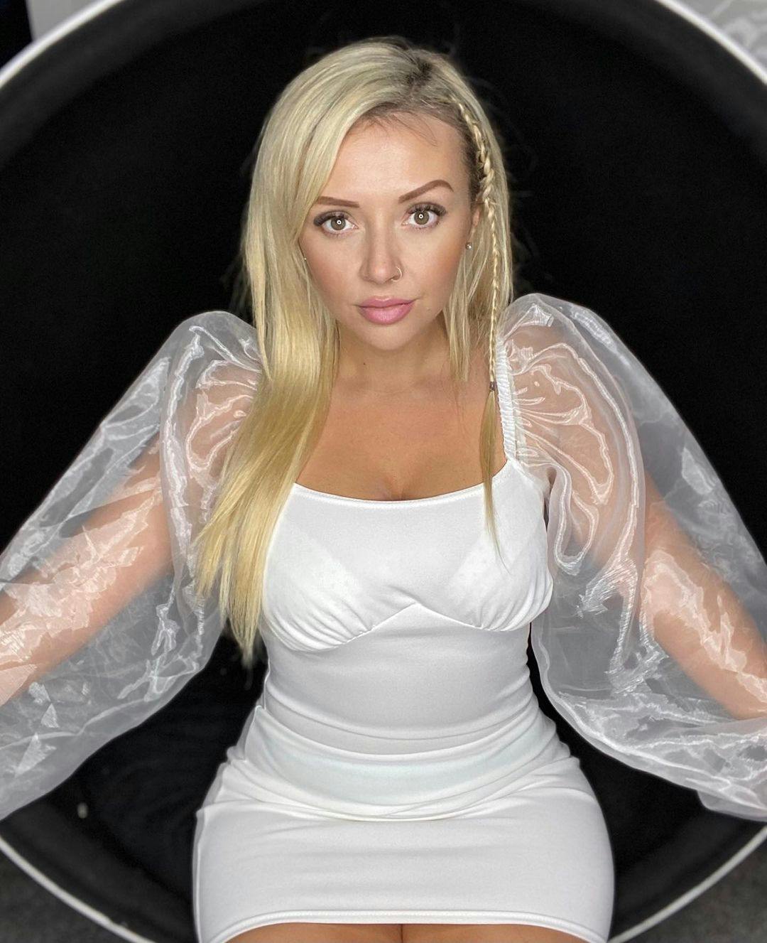 Kimberly Hart-Simpson Is A TV Personality Proud To Shop At Charity Shops