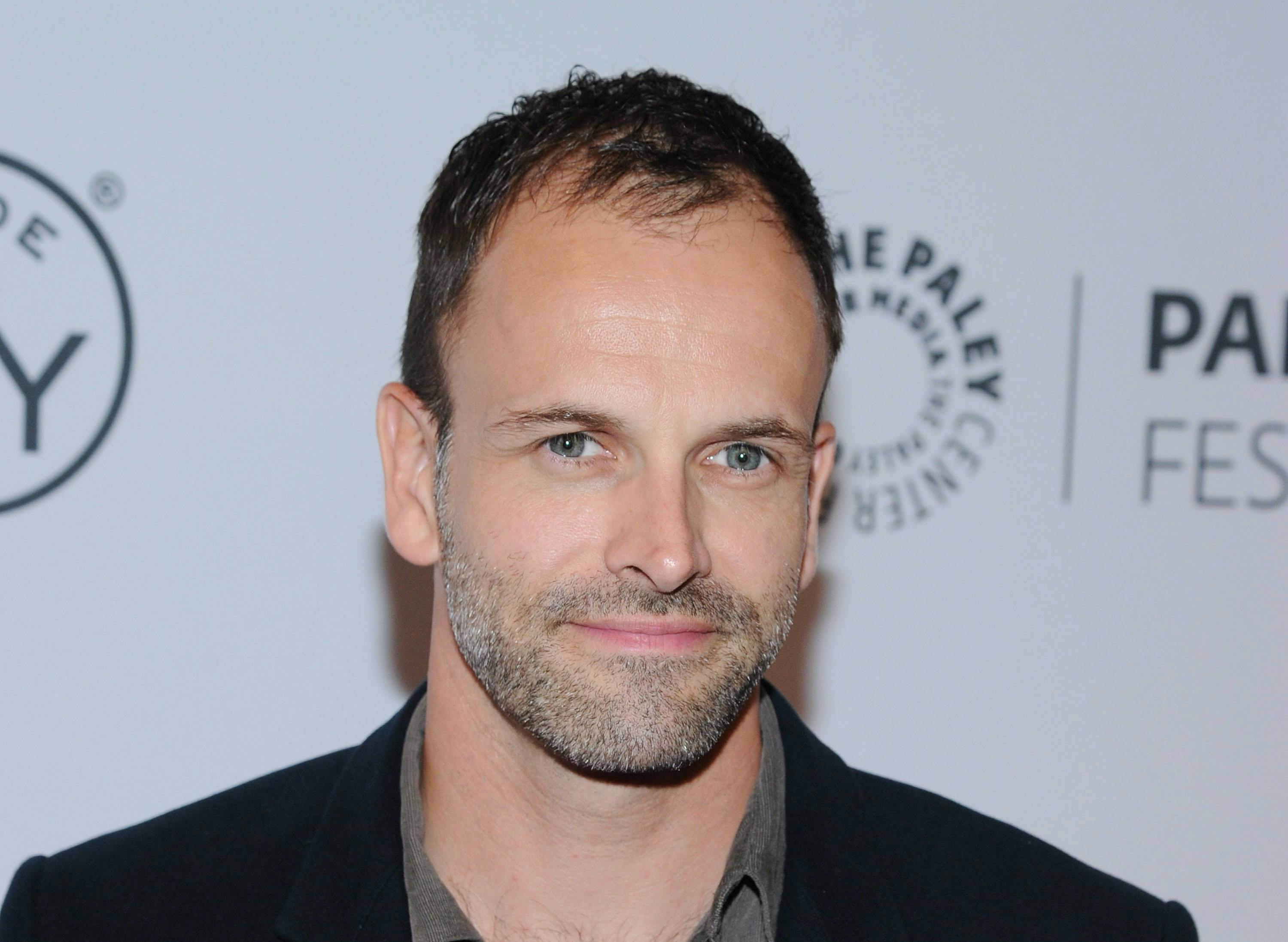 The Crown: Jonny Lee Miller To Play John Major In Season 5