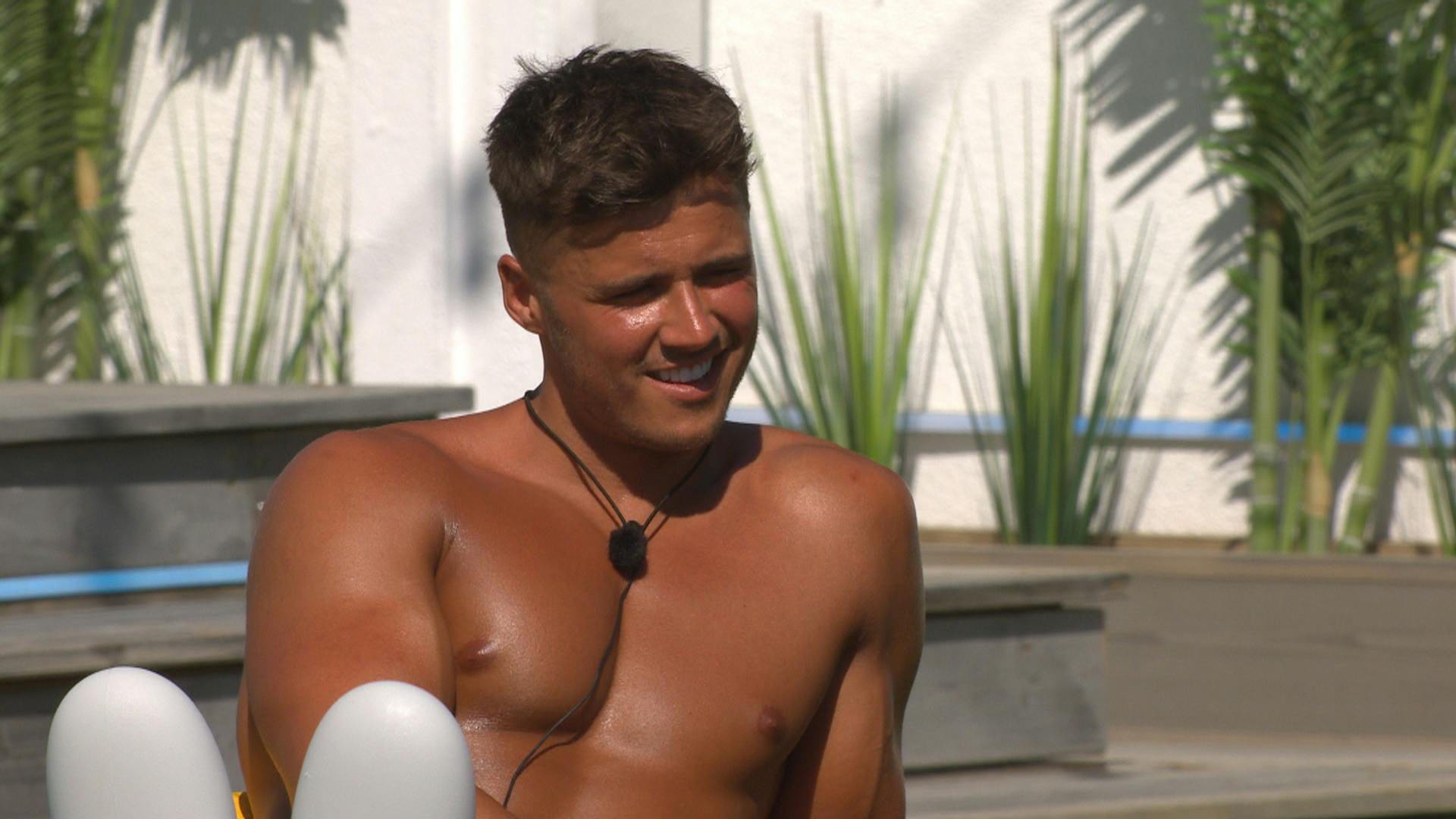 Brad McClelland 'finds love' as he meets long lost sister for first ...