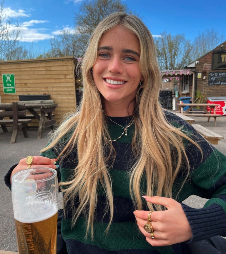 YouTuber Sydney Crouch gives fans 'raw' insight about her mum's death ...