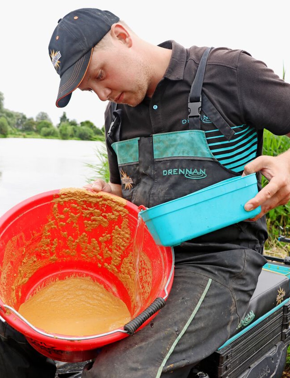 How to fish the Jigga float with slop for F1s | Angling Times