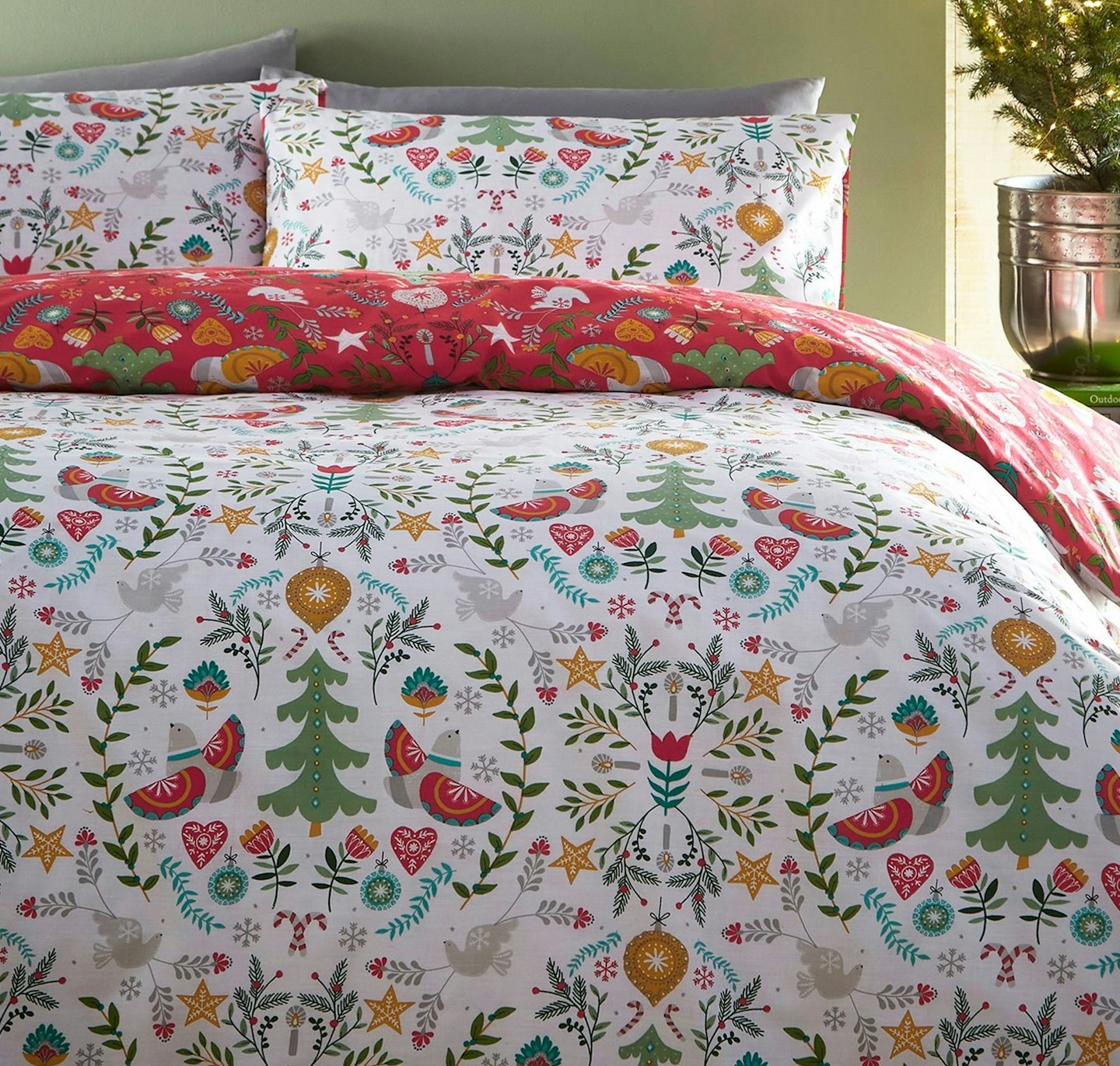 Stylish Christmas bedding for cosy winter nights | Life | Yours