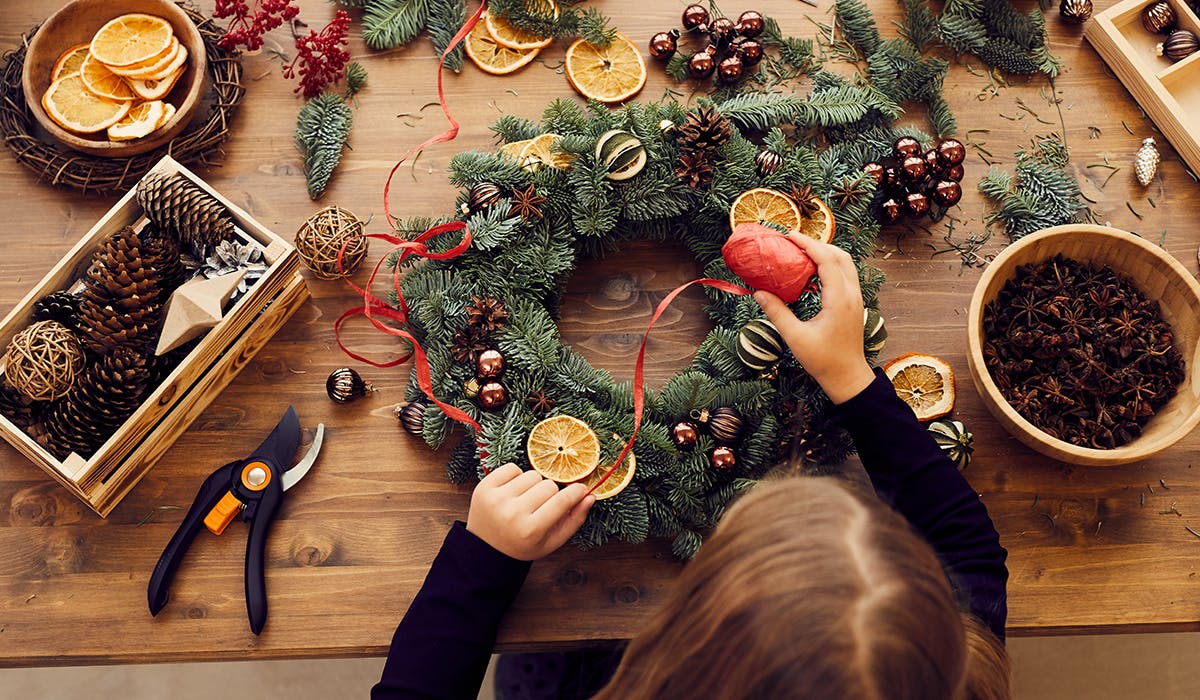 How to make a DIY Christmas wreath