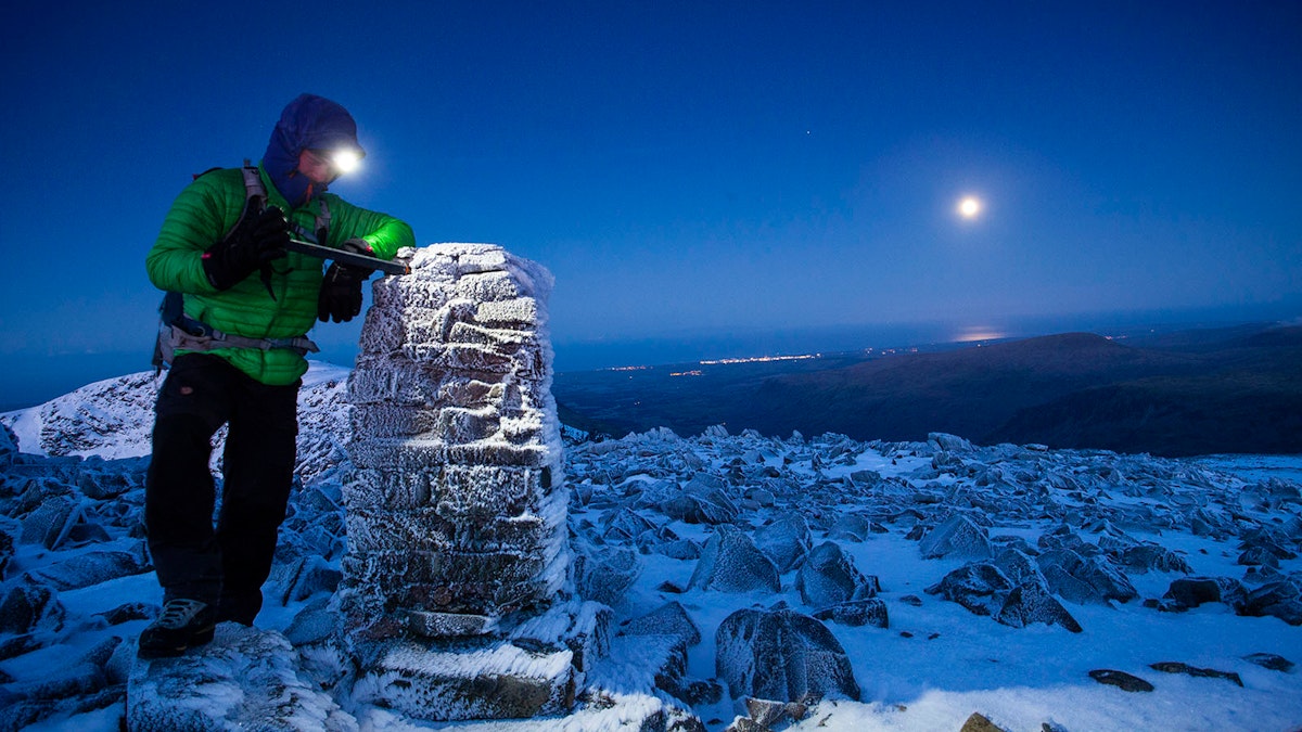 How to navigate in the dark and hike at night safely