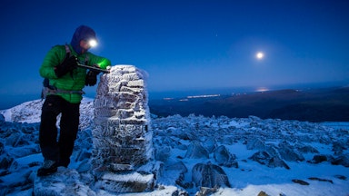 How to navigate in the dark and hike at night safely