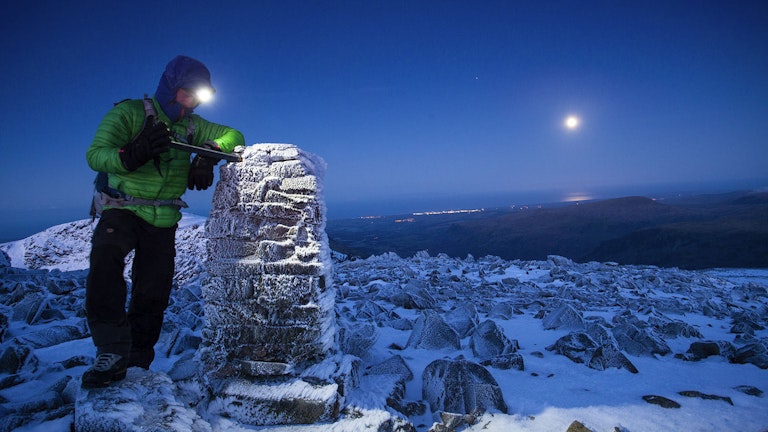 How to navigate in the dark and hike at night safely