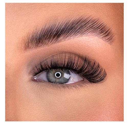 Hybrid lashes vs classic: Everything you need to know | Closer