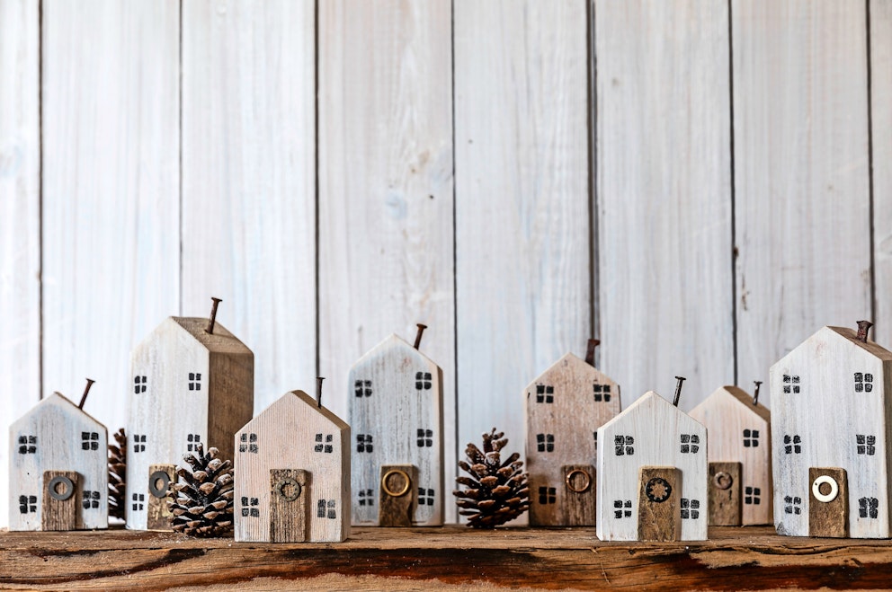 Festive wooden houses: Easy Christmas craft | %%channel_name%%