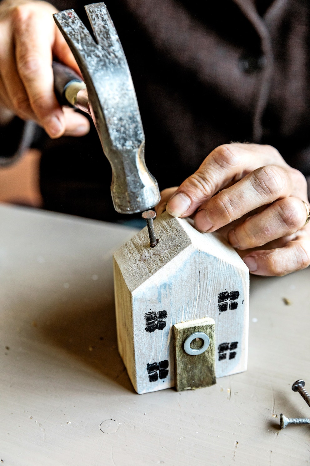 Festive wooden houses: Easy Christmas craft | %%channel_name%%