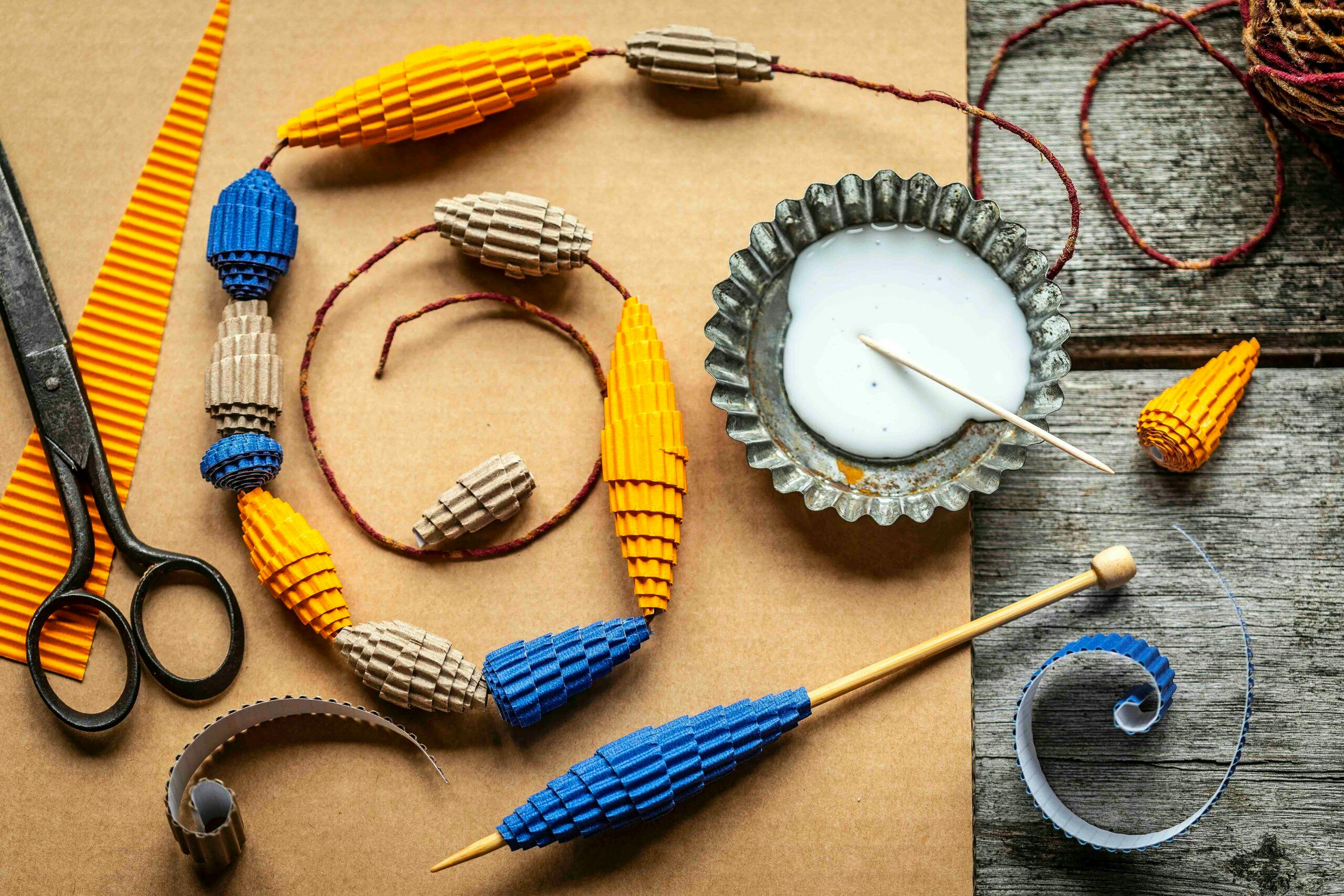 Colourful beads from corrugated card: Eco-friendly craft guide ...