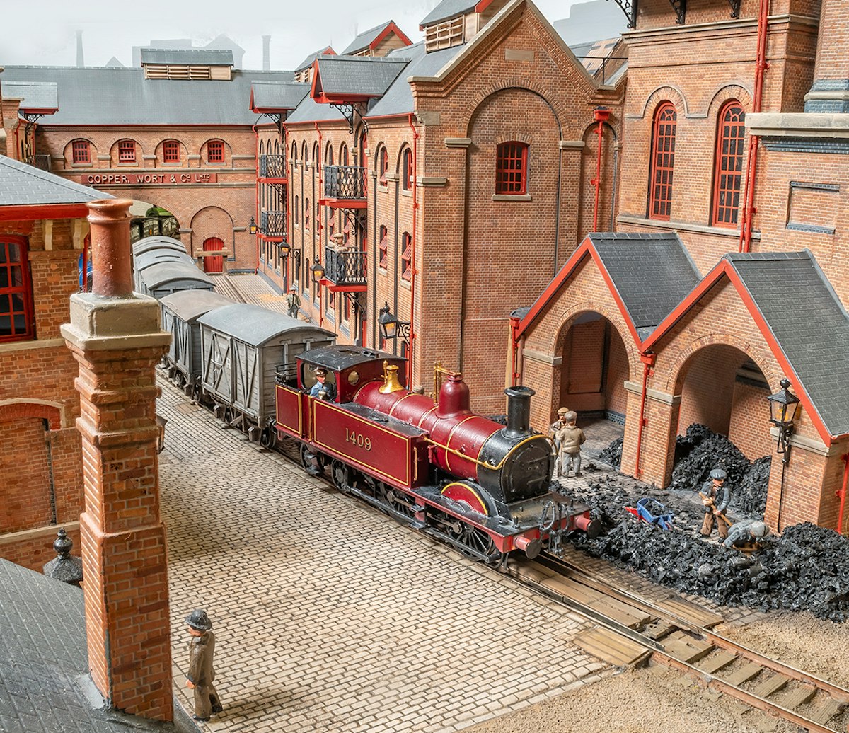 A layout with hex appeal | Model Rail