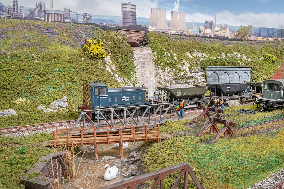 Working on a coal mine | Model Rail