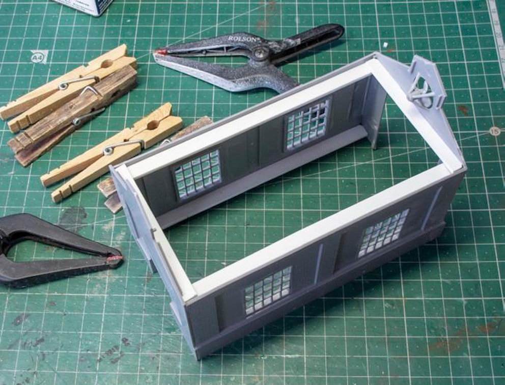 How To: Build a Classic Engine Shed Kit | Model Rail