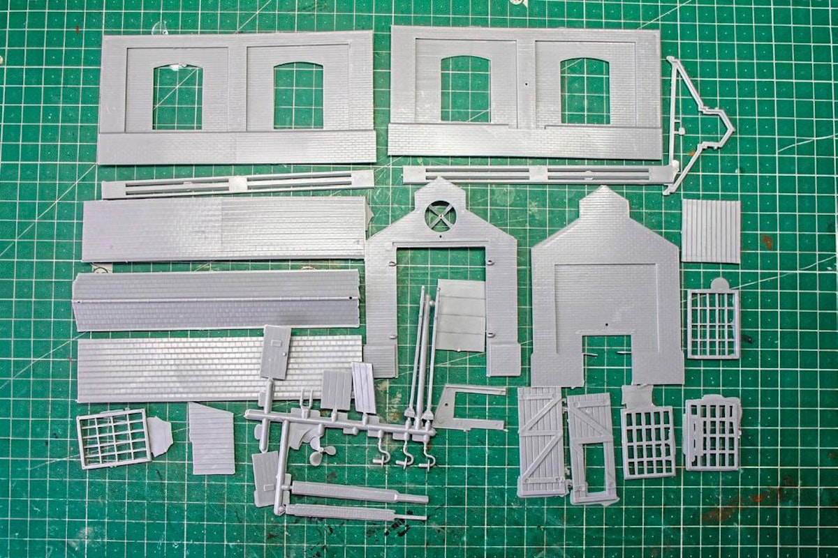 How To: Build a Classic Engine Shed Kit | Model Rail