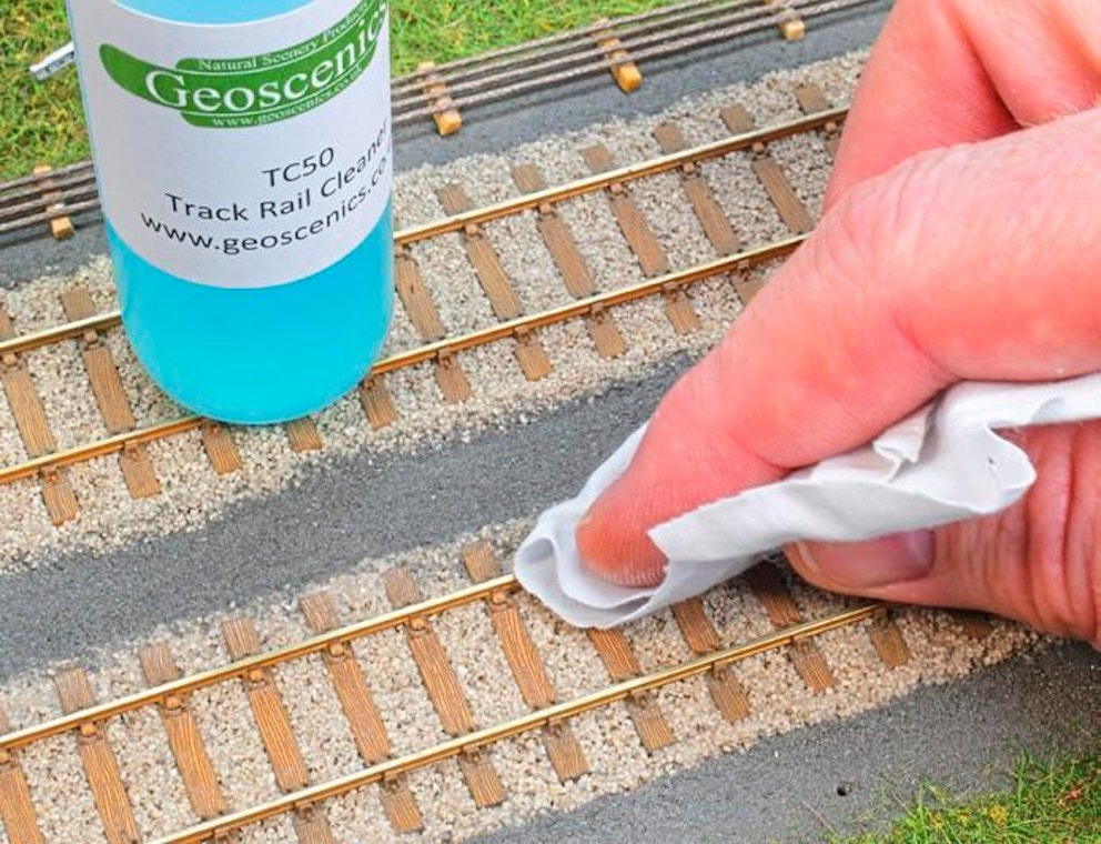 HOW TO: KEEP YOUR RAILS CLEAN | Model Rail
