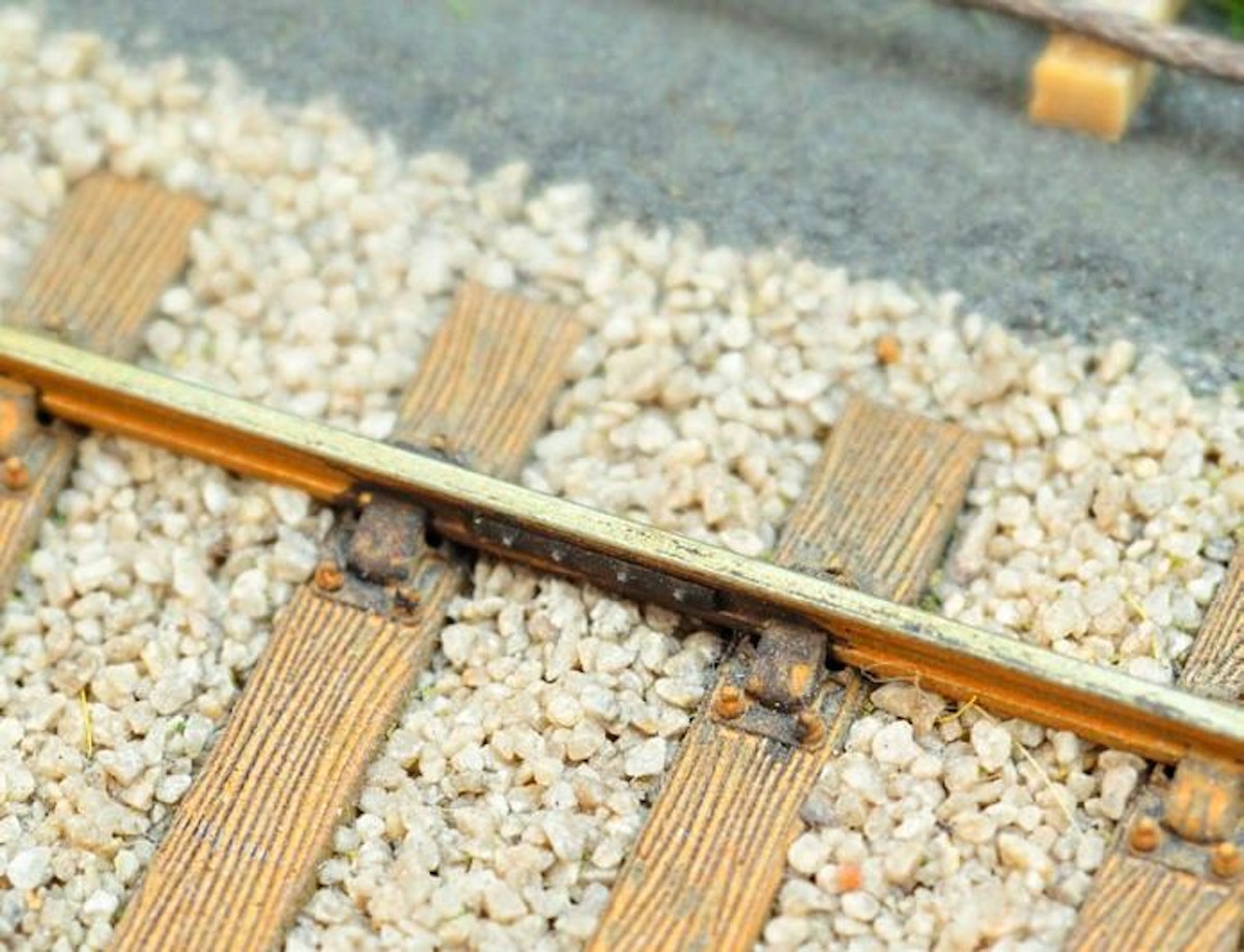 HOW TO: KEEP YOUR RAILS CLEAN | Model Rail