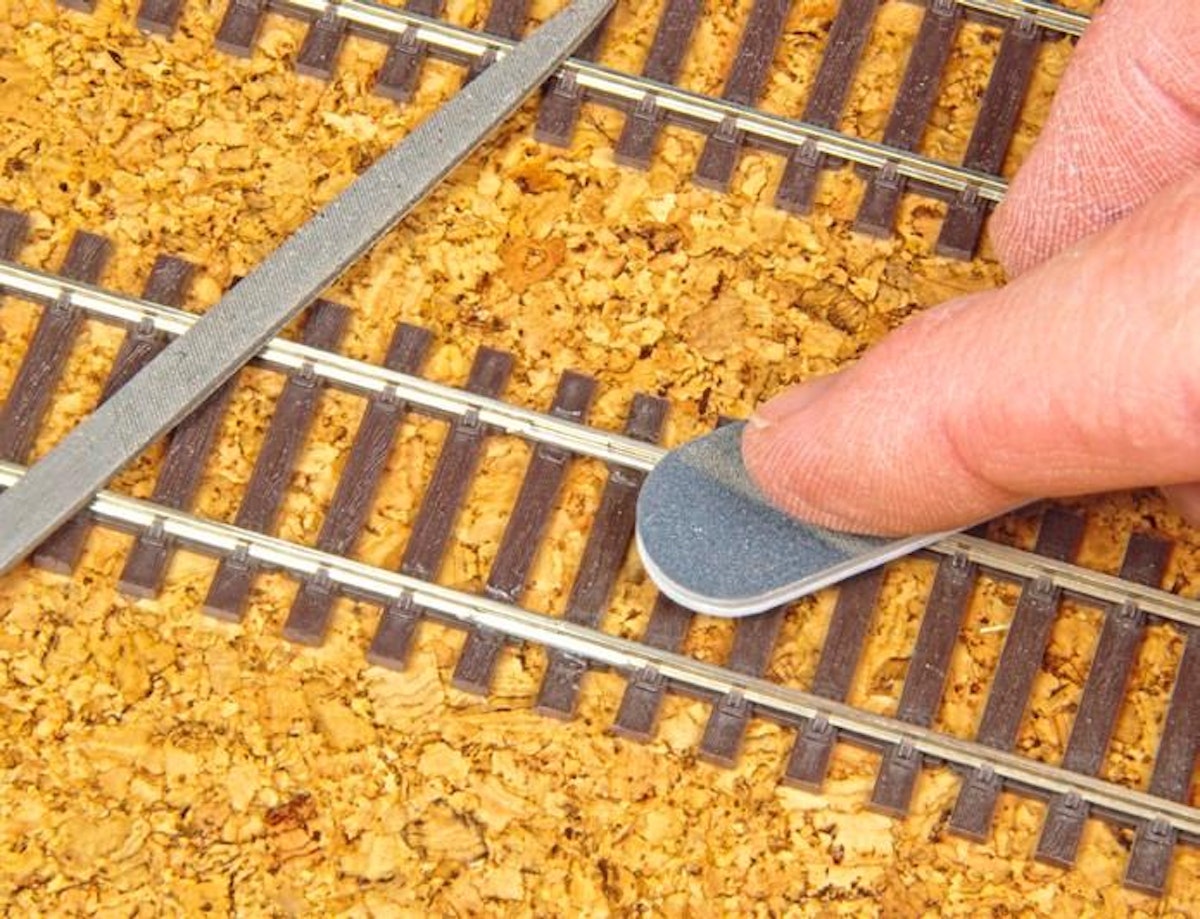 HOW TO: KEEP YOUR RAILS CLEAN | Model Rail