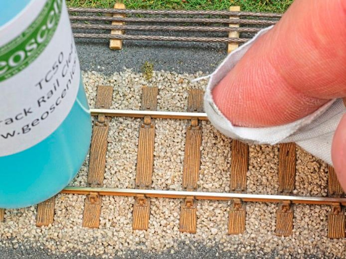 HOW TO: KEEP YOUR RAILS CLEAN | Model Rail