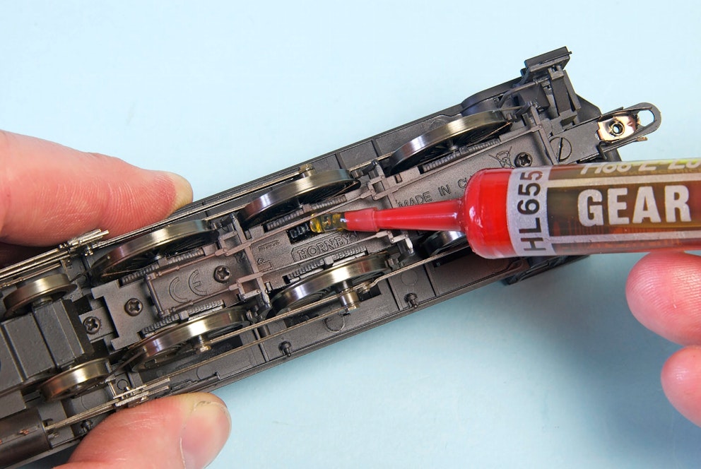 HOW TO: SERVICE LOCOMOTIVES | Model Rail
