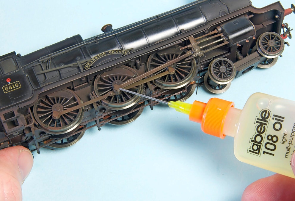 HOW TO: SERVICE LOCOMOTIVES | Model Rail