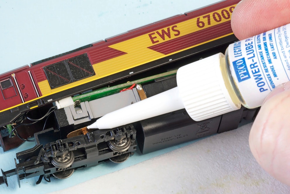 HOW TO: SERVICE LOCOMOTIVES | Model Rail