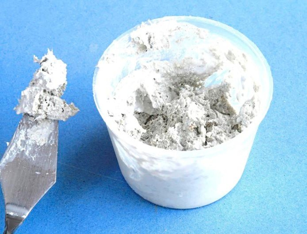 HOW TO: USE PLASTER TO CREATE LIFELIKE ROCK FACES | Model Rail