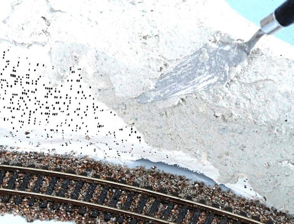 HOW TO: USE PLASTER TO CREATE LIFELIKE ROCK FACES | Model Rail