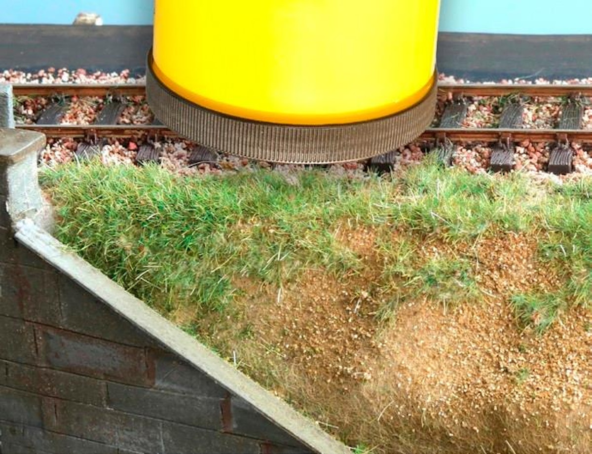 HOW TO: CREATE A REALISTIC EMBANKMENT | Model Rail