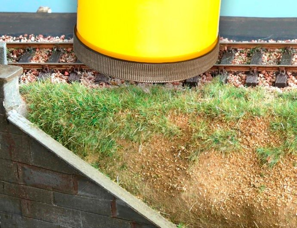 HOW TO: CREATE A REALISTIC EMBANKMENT | Model Rail