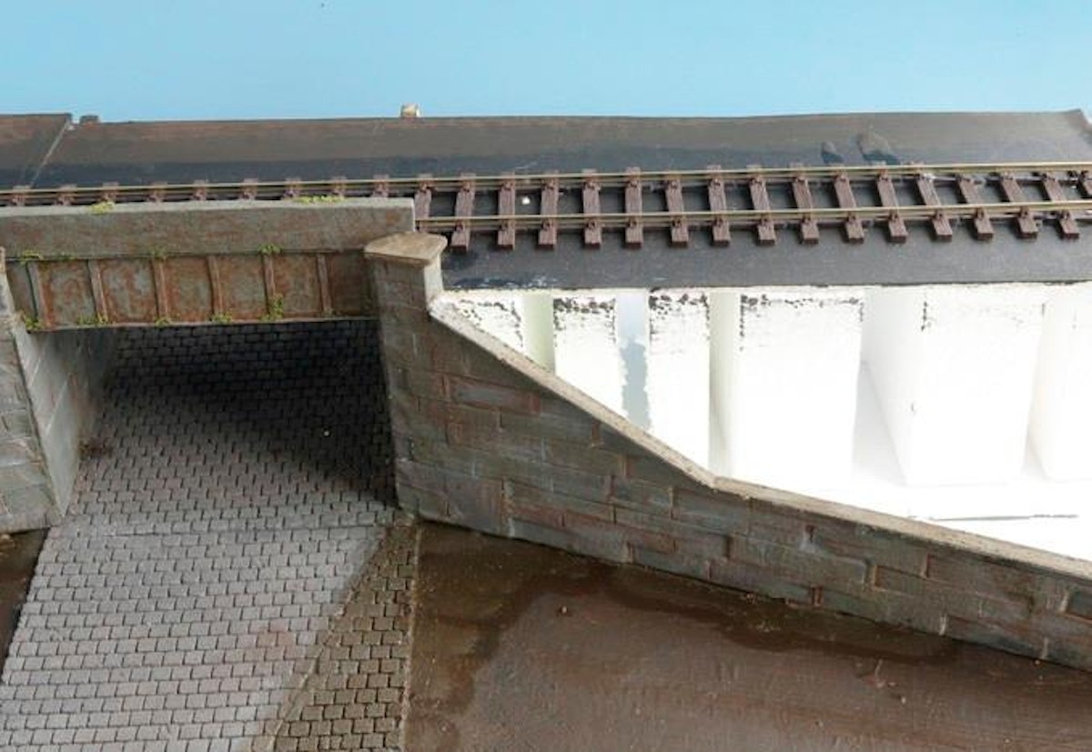 HOW TO: CREATE A REALISTIC EMBANKMENT | Model Rail