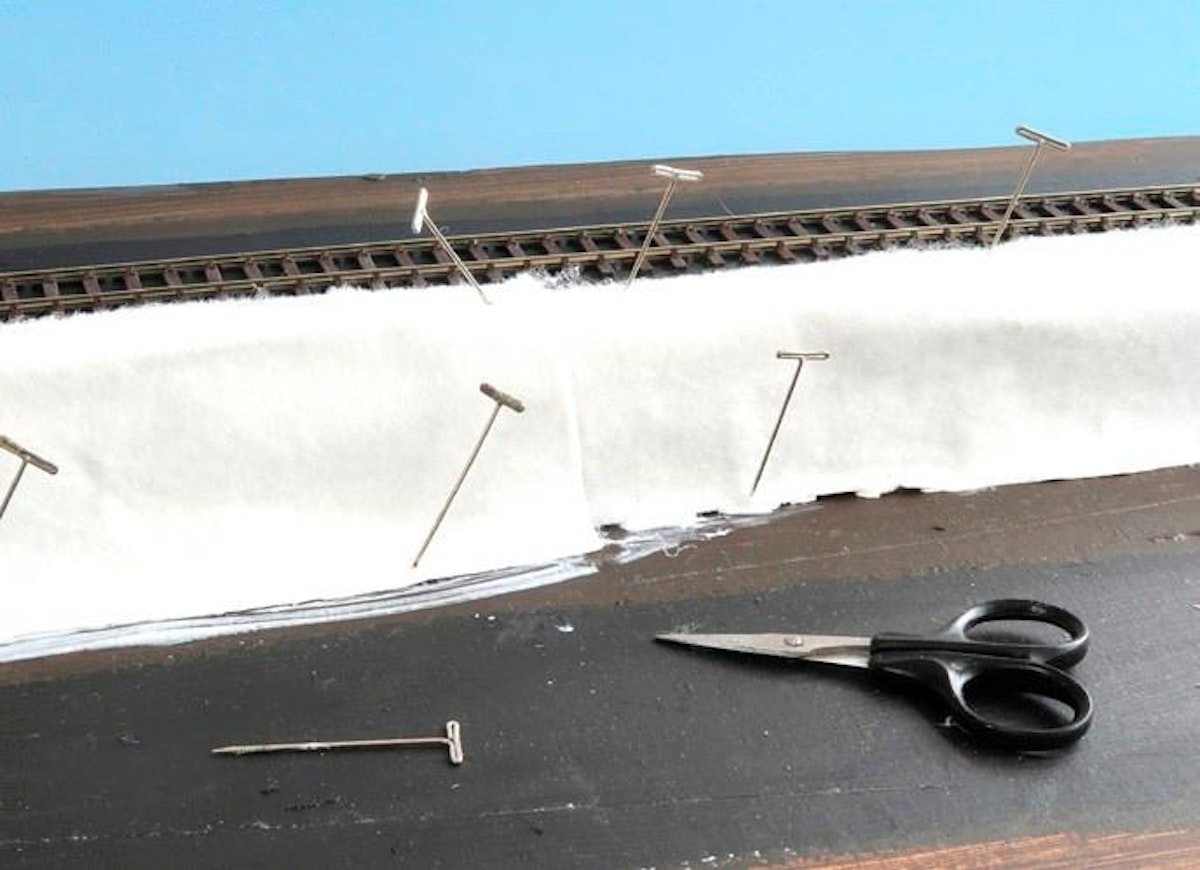 HOW TO: CREATE A REALISTIC EMBANKMENT | Model Rail
