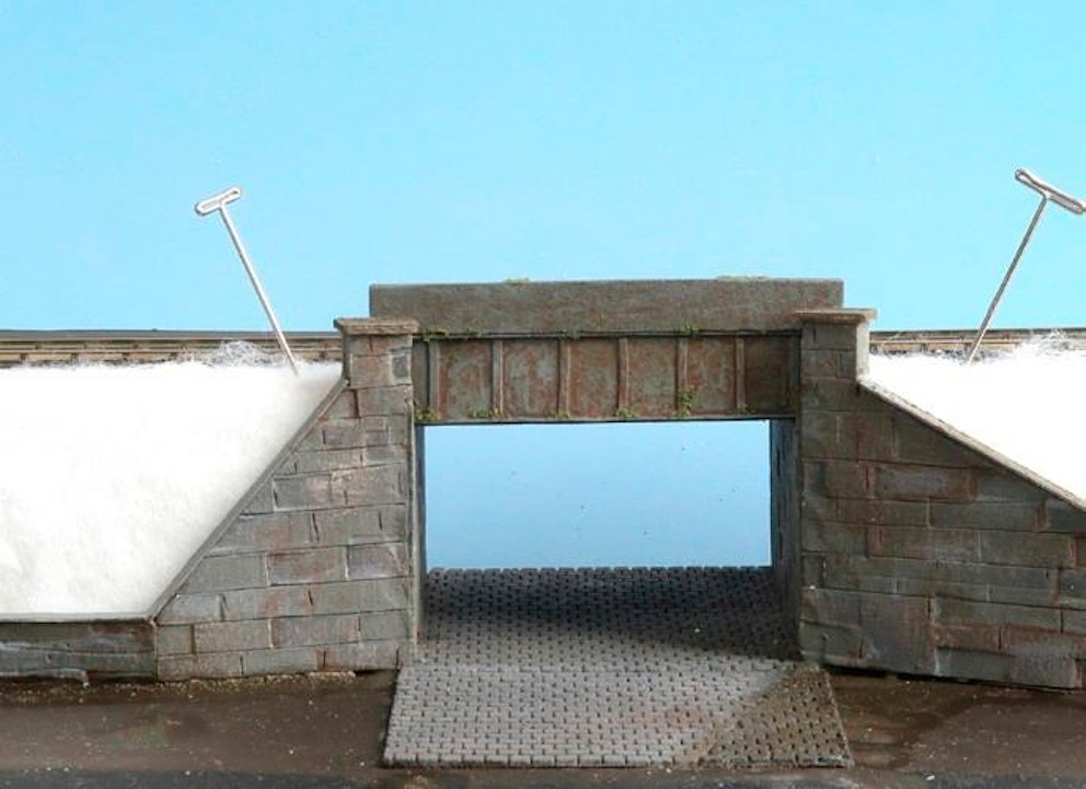 HOW TO: CREATE A REALISTIC EMBANKMENT | Model Rail