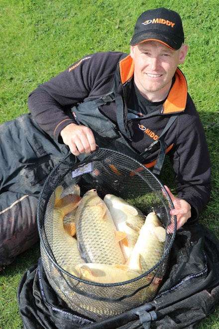 How and when to use groundbait on the Method Feeder | Angling Times