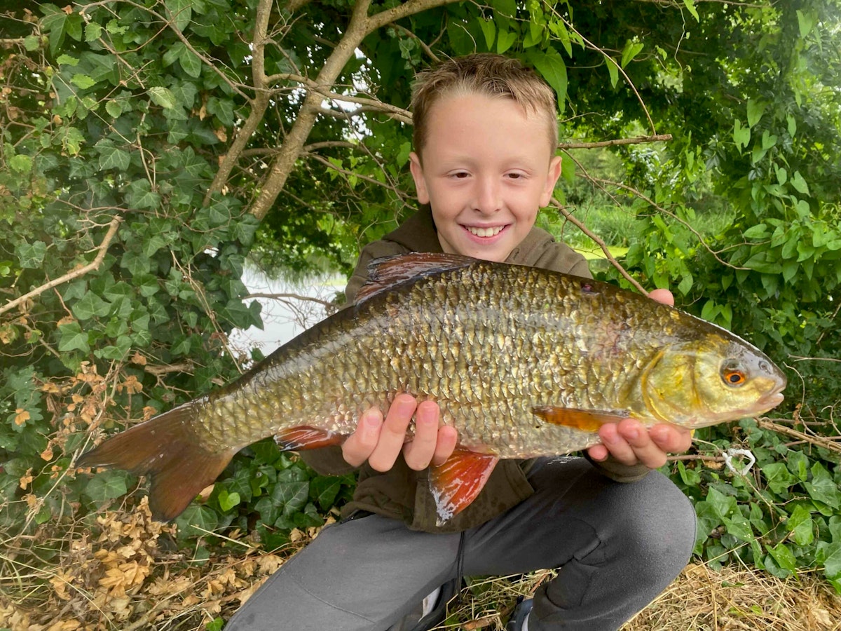 Schoolboy banks HUGE RIVER ROACH! | Angling Times