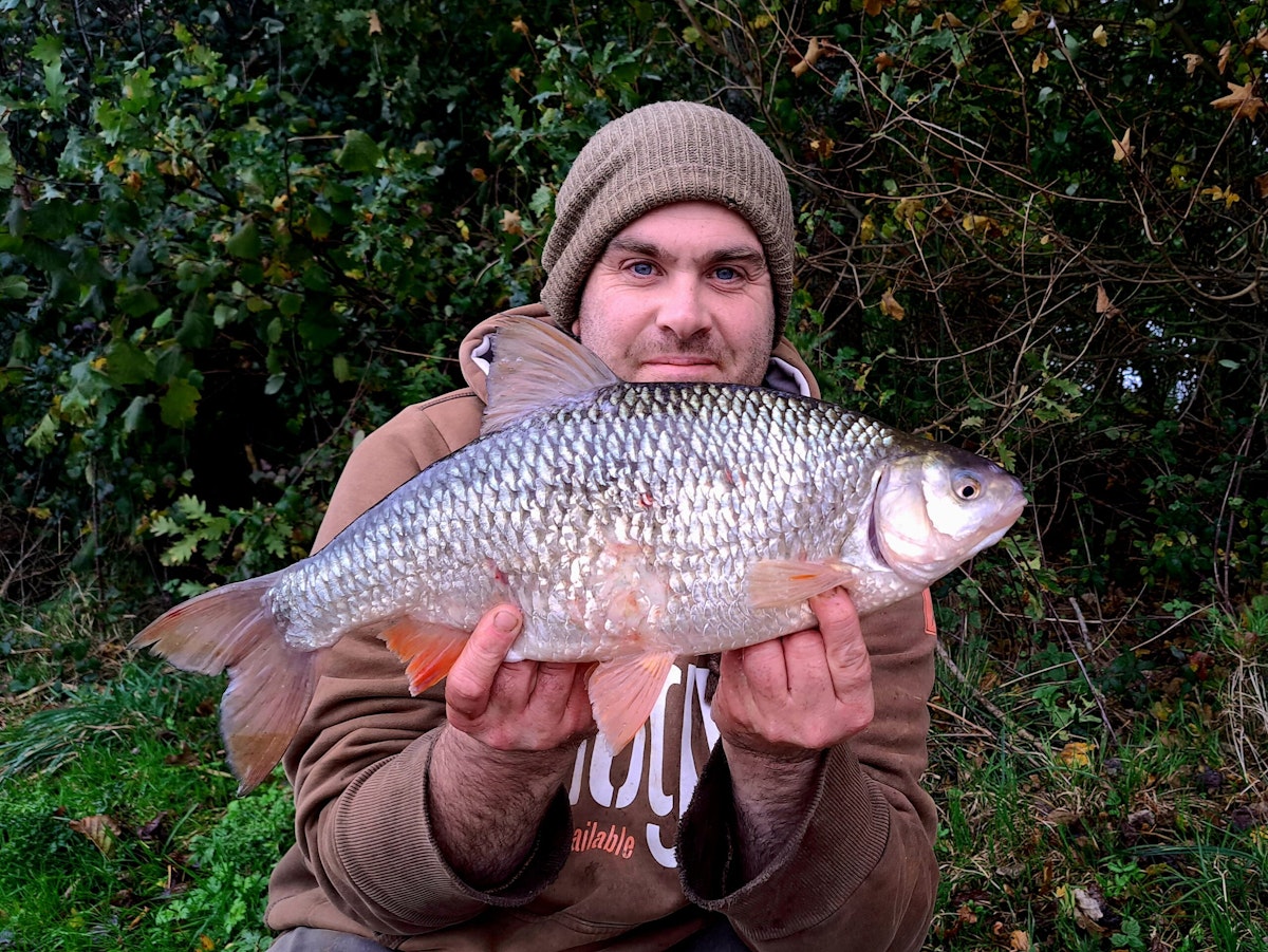 One of the UK’s biggest roach caught at Linear Fisheries | Angling Times