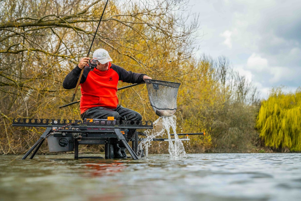 How to use the cage feeder for bream | Steve Ringer | Angling Times